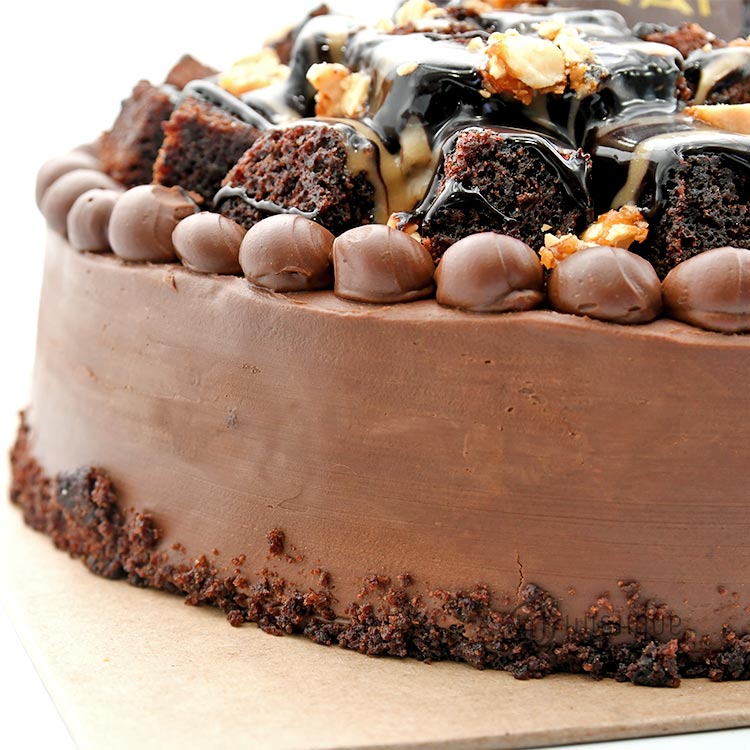 Hilton Salted Caramel Fudge Cake - Wishque | Sri Lanka's Premium Online ...