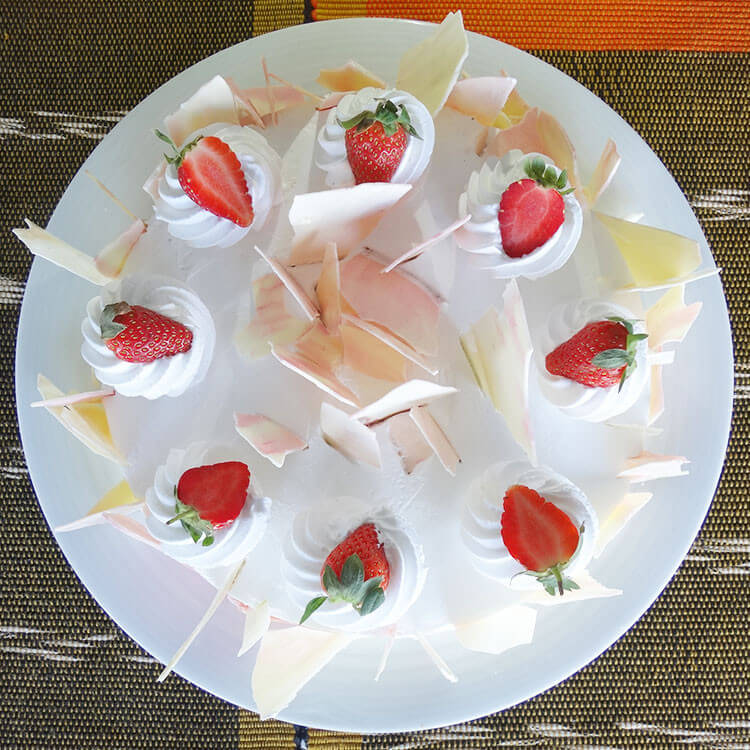 Fresh Strawberry Gateau - Topaz Kandy | Wishque